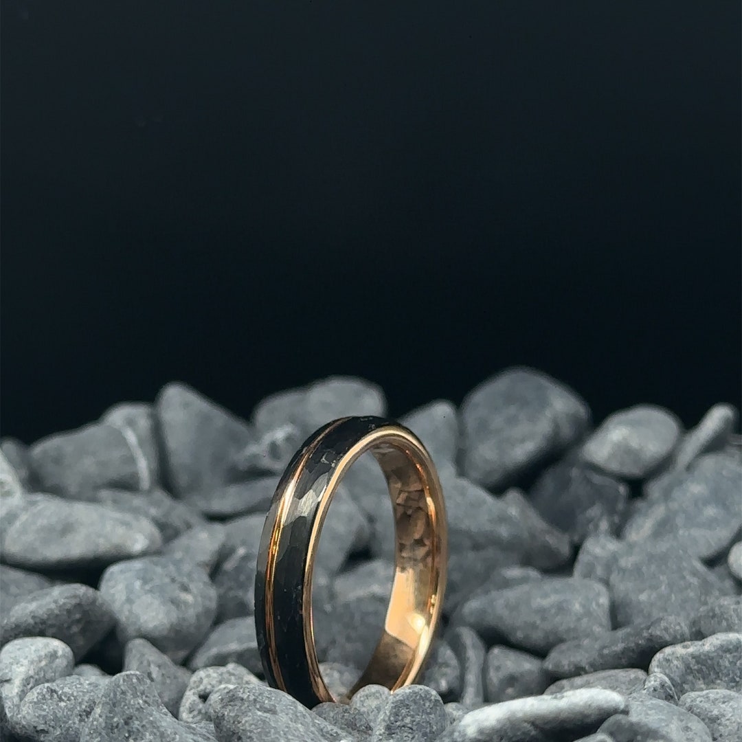 Tungsten Black Band, ROUNDED HAMMERED STRIPE Finish Rose Gold Ring ...