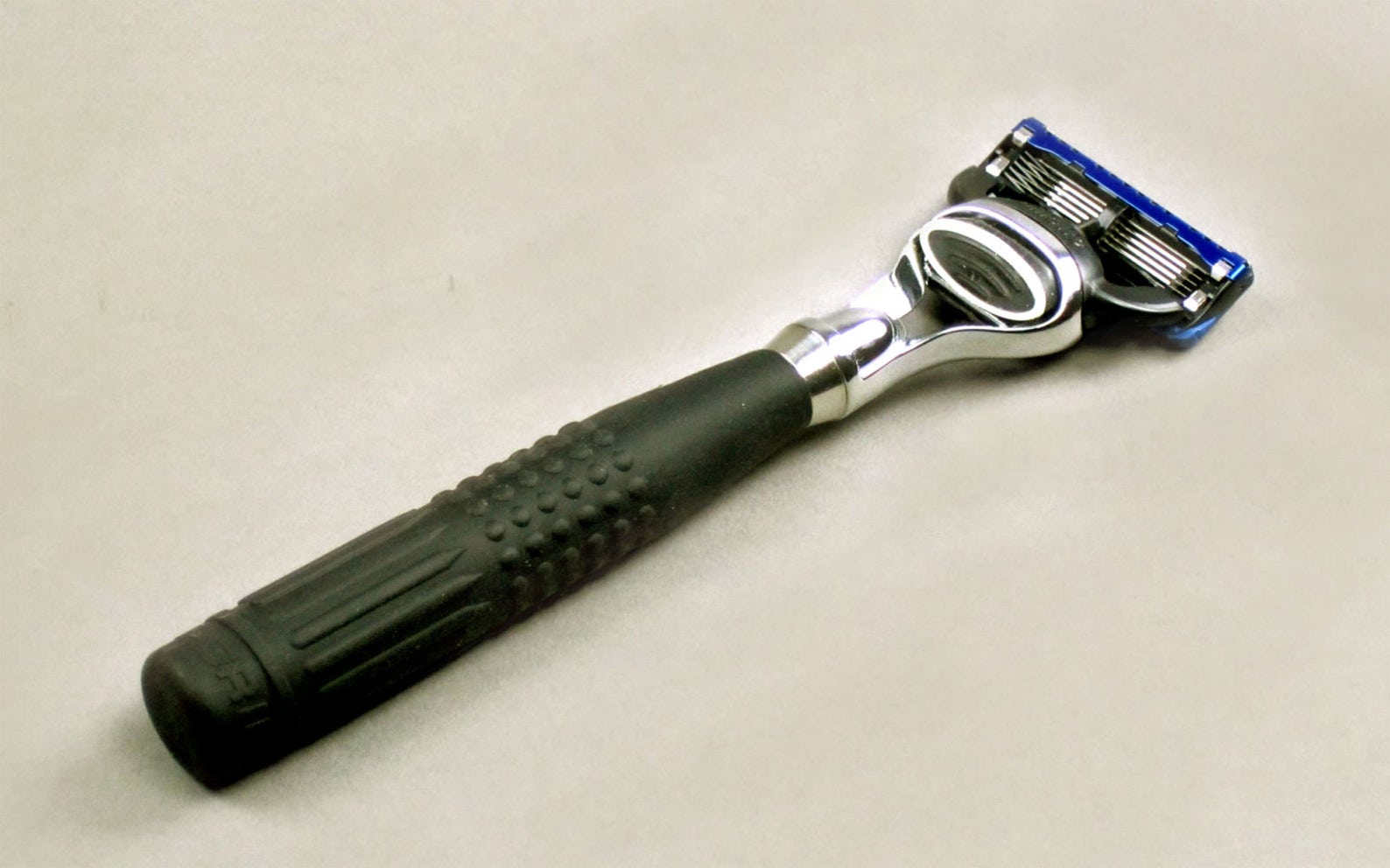 Razor-grip Shaving Razor, Rubber Handle Shaving Razor, Accessible ...
