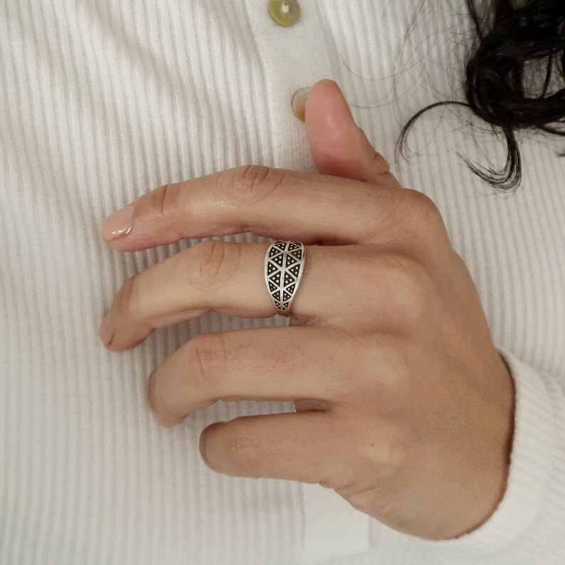 Antique Silver Oval Shape Ring With Engraved Dotted Triangles - Etsy