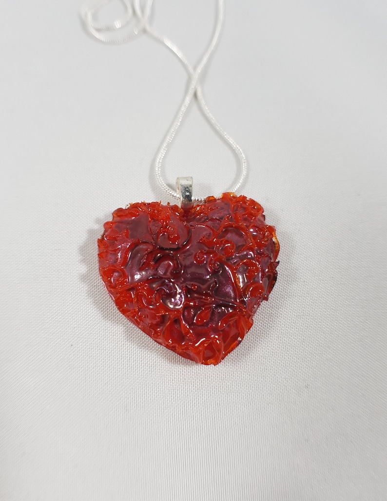 Red Filigree Heart Necklace / Valentine's Day Gift / Resin - Etsy