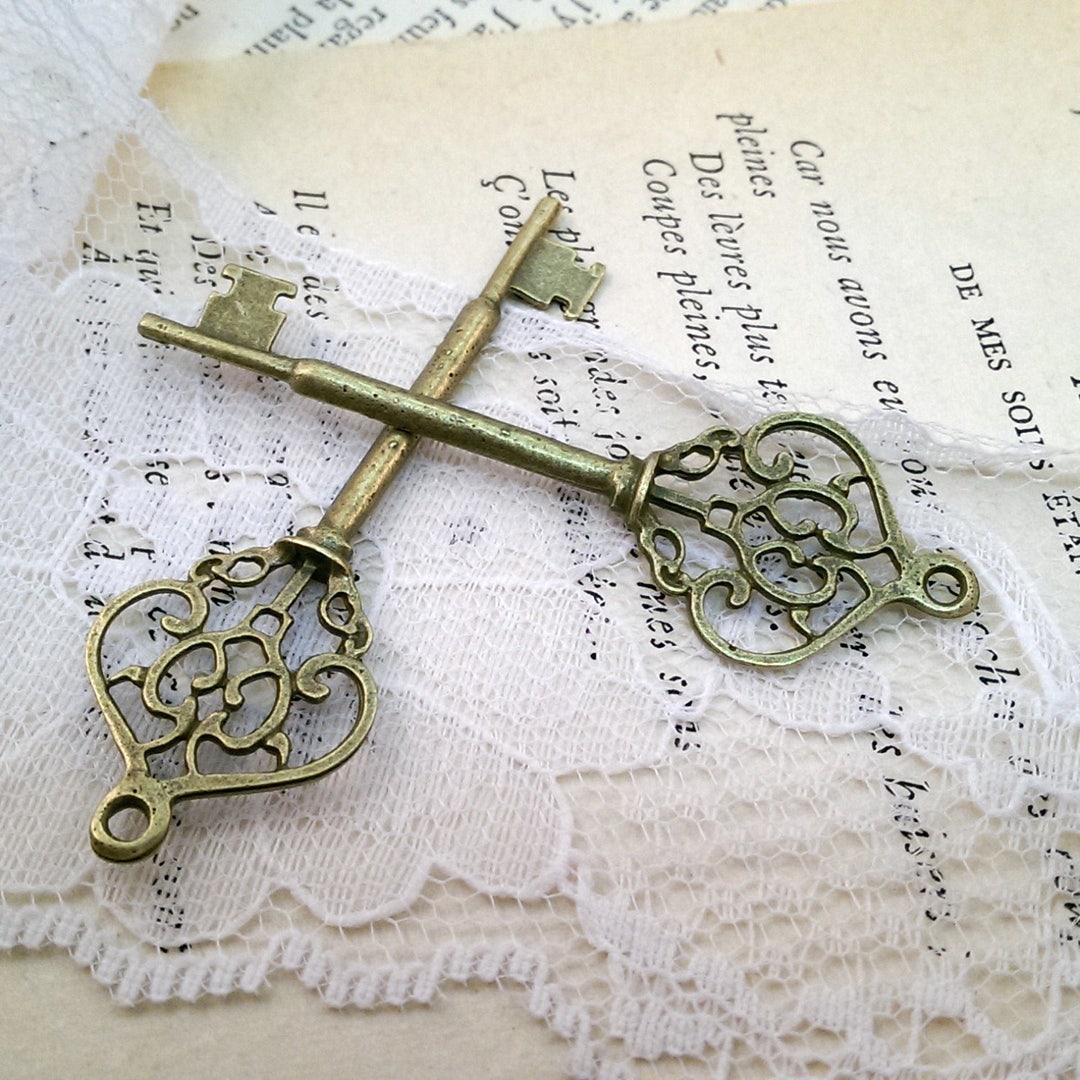 1 Large Skeleton Key Charm Antique Bronze Vintage Style Pendant Ornate ...