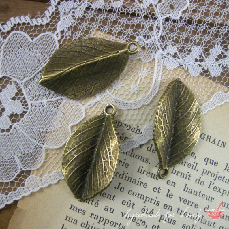 1 Antique Bronze Leaf Charm Leaves Charms Woodland Large | Etsy