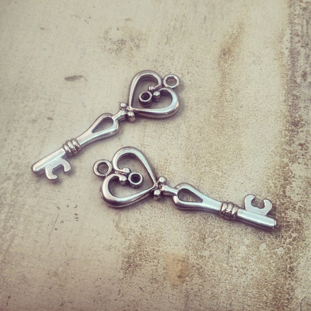 1 Heart Skeleton Key Charms ANTIQUE SILVER Key Victorian Key Old ...