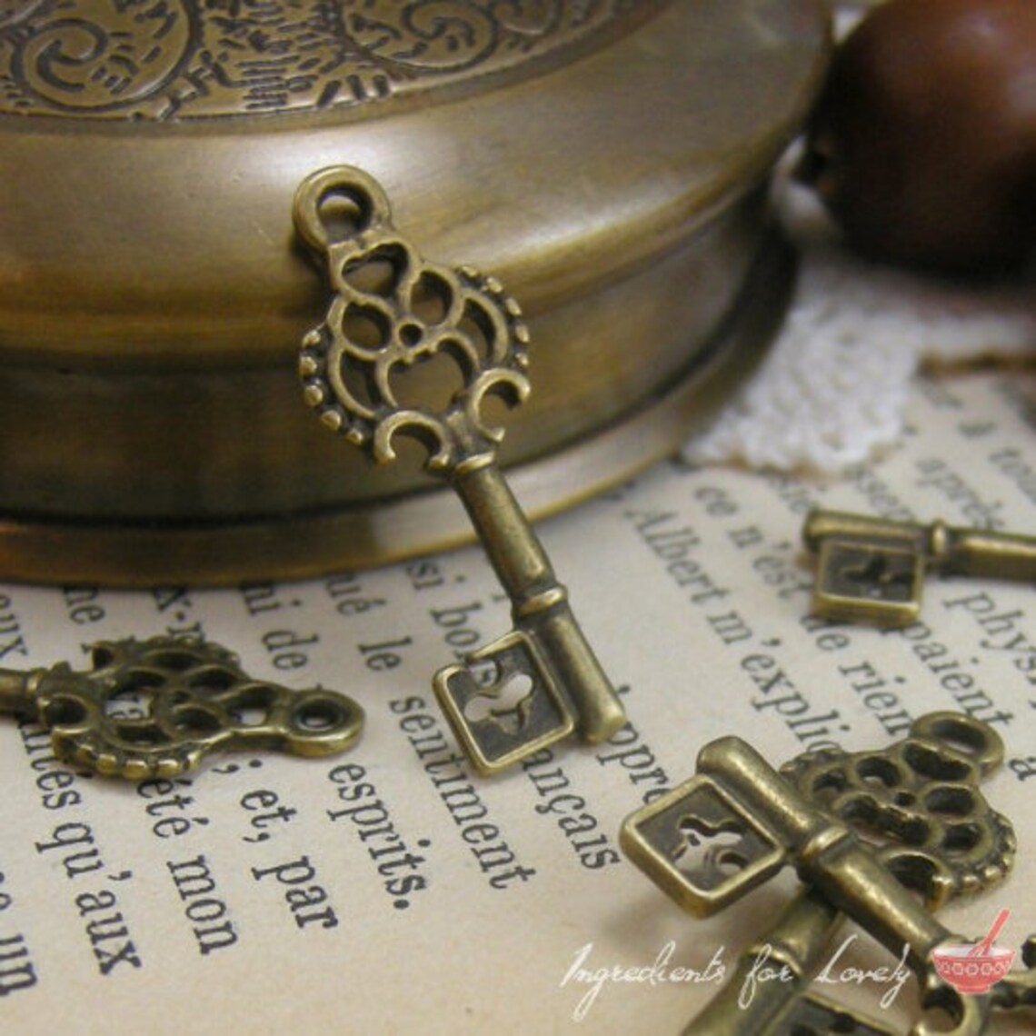 8 Skeleton Key Charms Antique Bronze Small Victorian Key - Etsy
