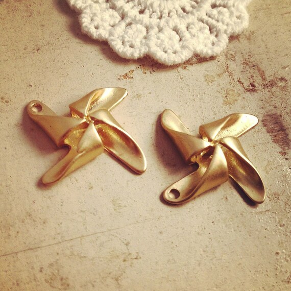 1 24k Gold Plated Pinwheel Charm Pin Wheel Windmill Small - Etsy
