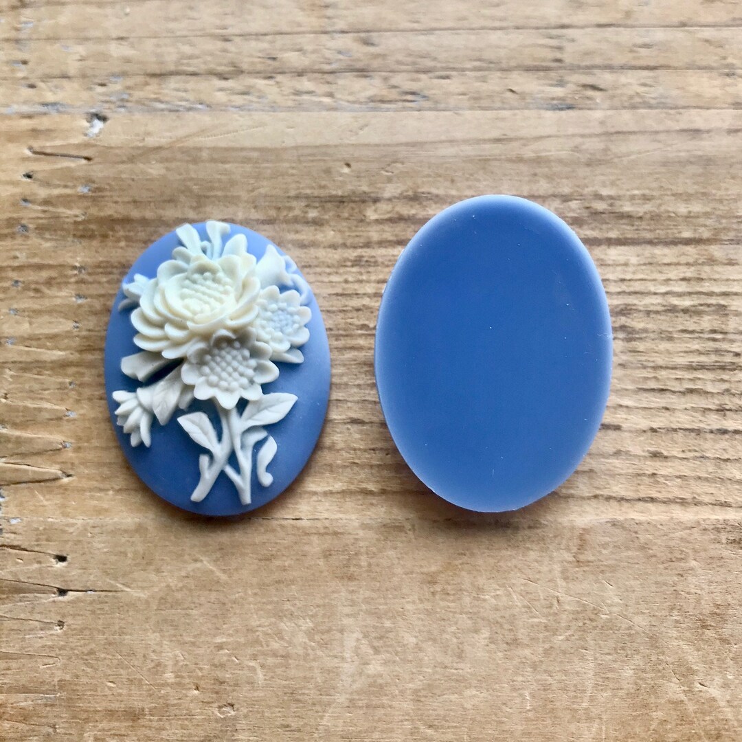 4 Large Flower Totem blue and White vintage Style Totem plastic Resin ...