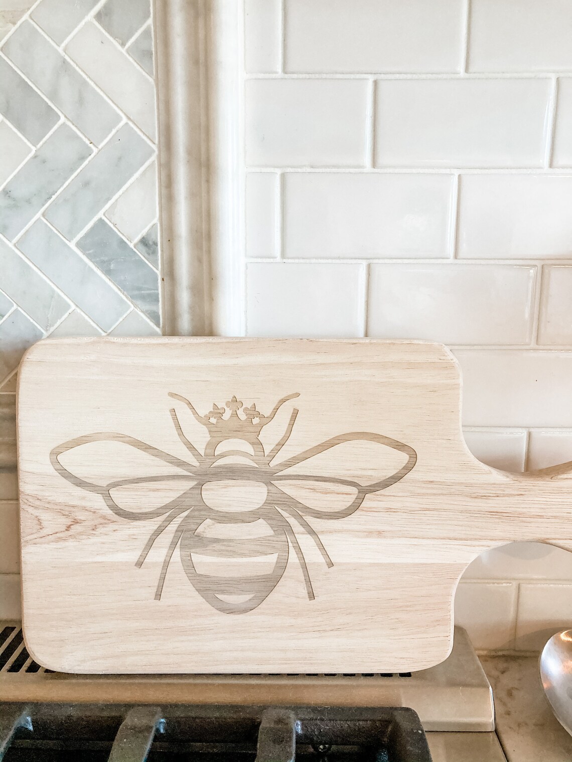 Queen Bee Cutting Board // Bee Cutting Board // Queen Bee - Etsy