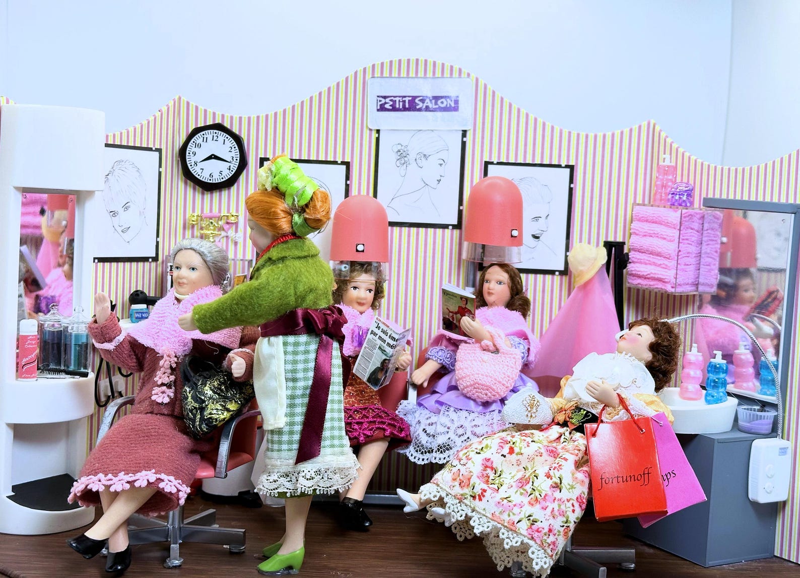 Dollhouse Miniature Filled Beauty Salon Display in A Vignette 1:12 ...