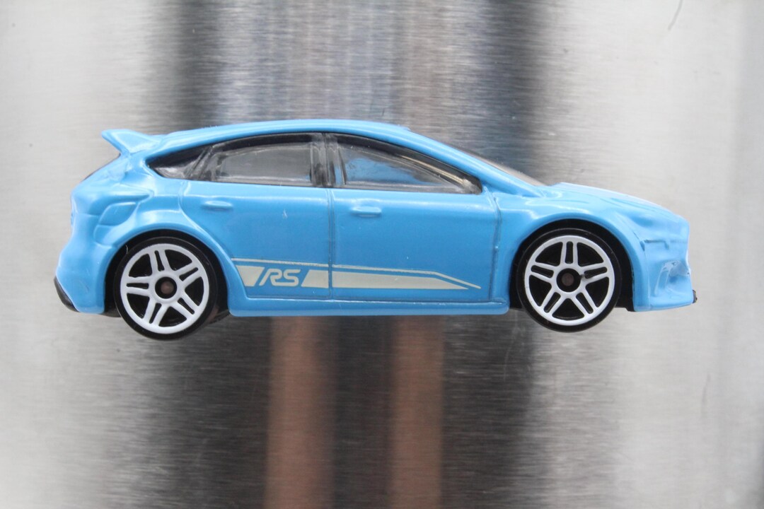1:64 Ford Focus RS Diecast Magnet Unique Car Lover Gift Small Office ...