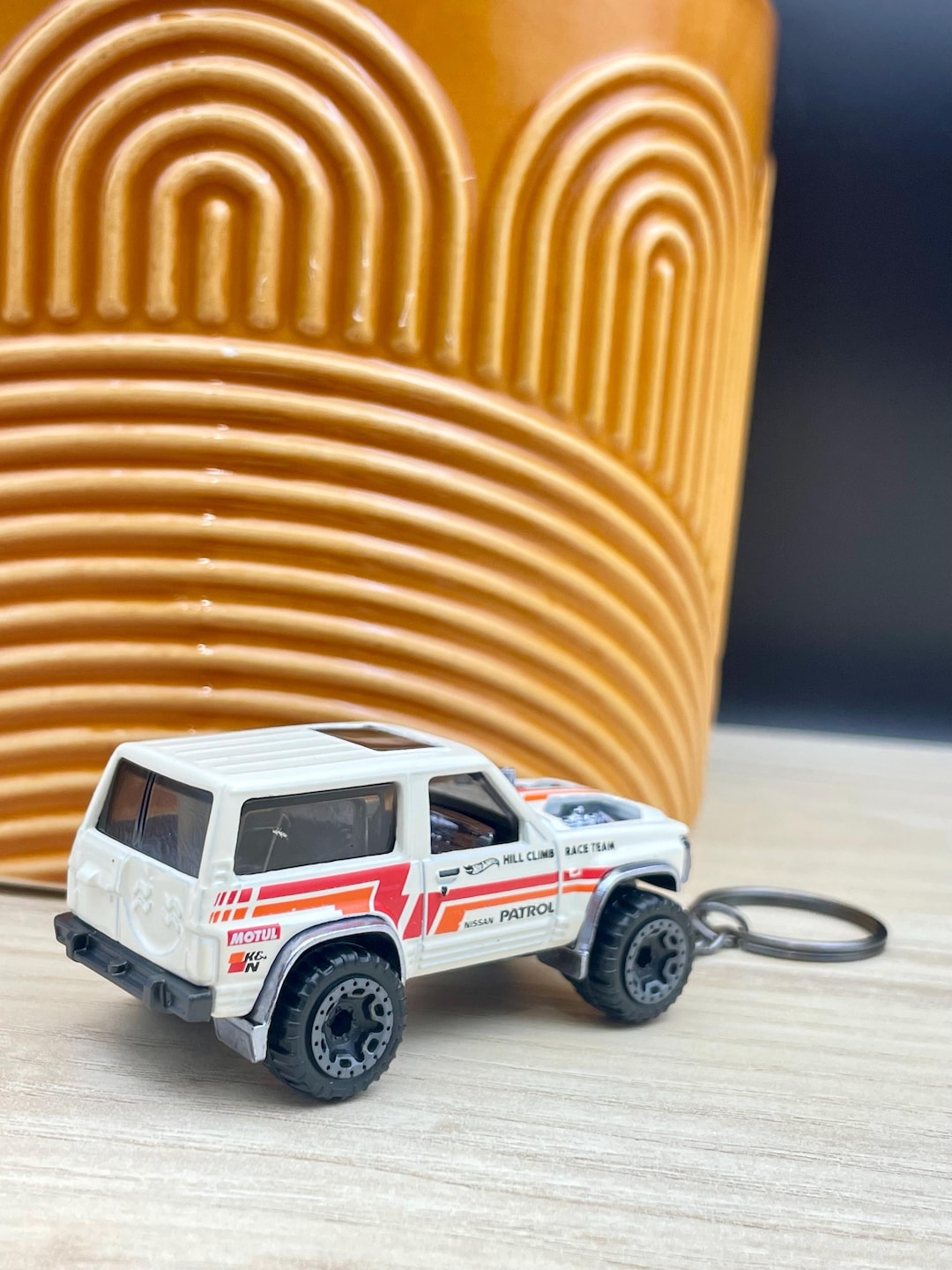 1:64 Nissan Patrol Diecast Car Keychain Personalized Car Charm ...