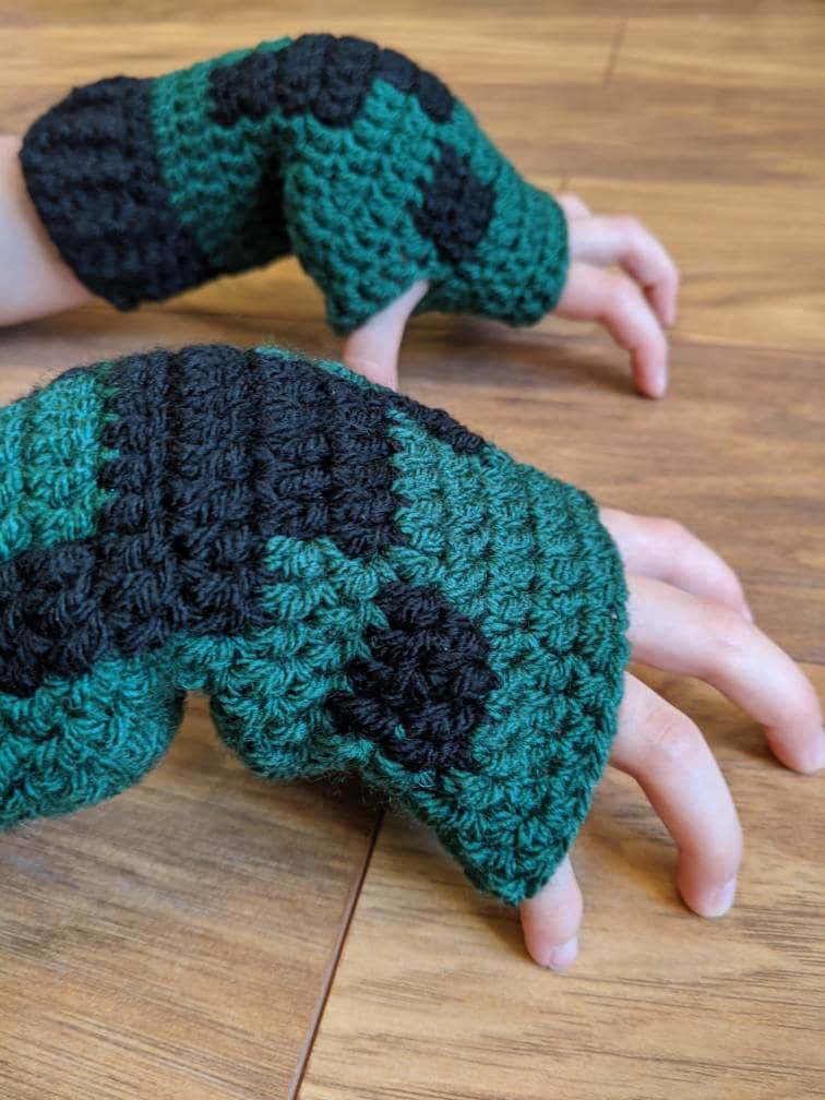 Minecraft Creeper Fingerless Gloves Creeper Mitts Child Green Mittens ...