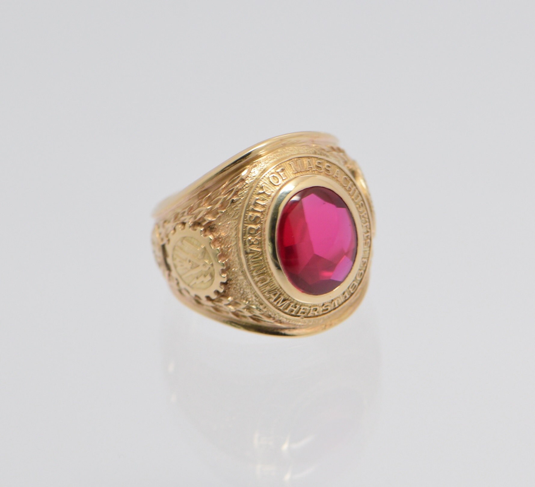 10K Yellow Gold University of Massachusetts Amherst Class ring | Etsy