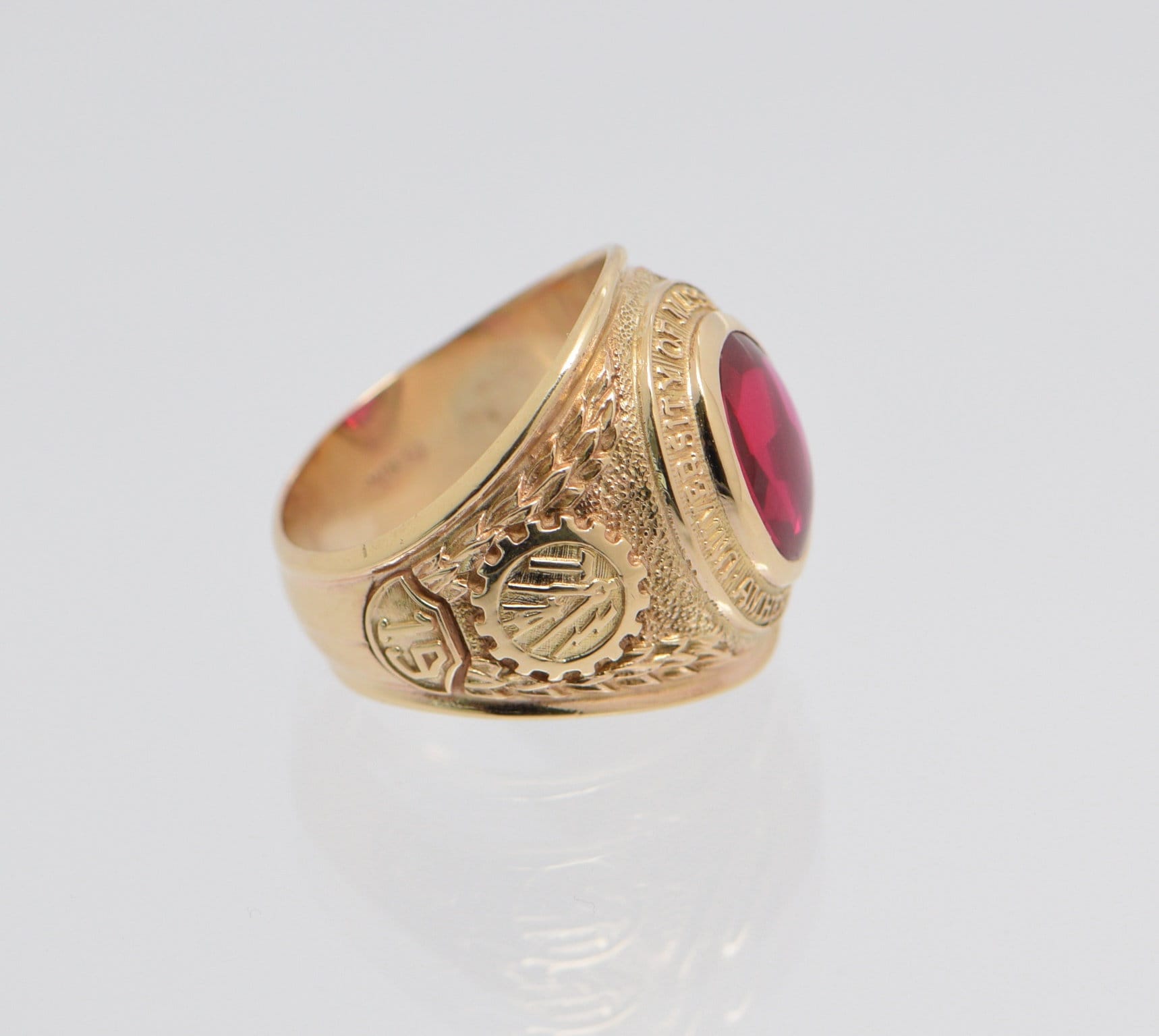 10K Yellow Gold University of Massachusetts Amherst Class Ring | Etsy