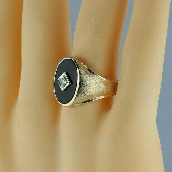 Vintage 14K Yellow Gold Black Onyx and Diamond Center Ring Vintage 14K Yellow Gold Black Onyx and Diamond Center Ring