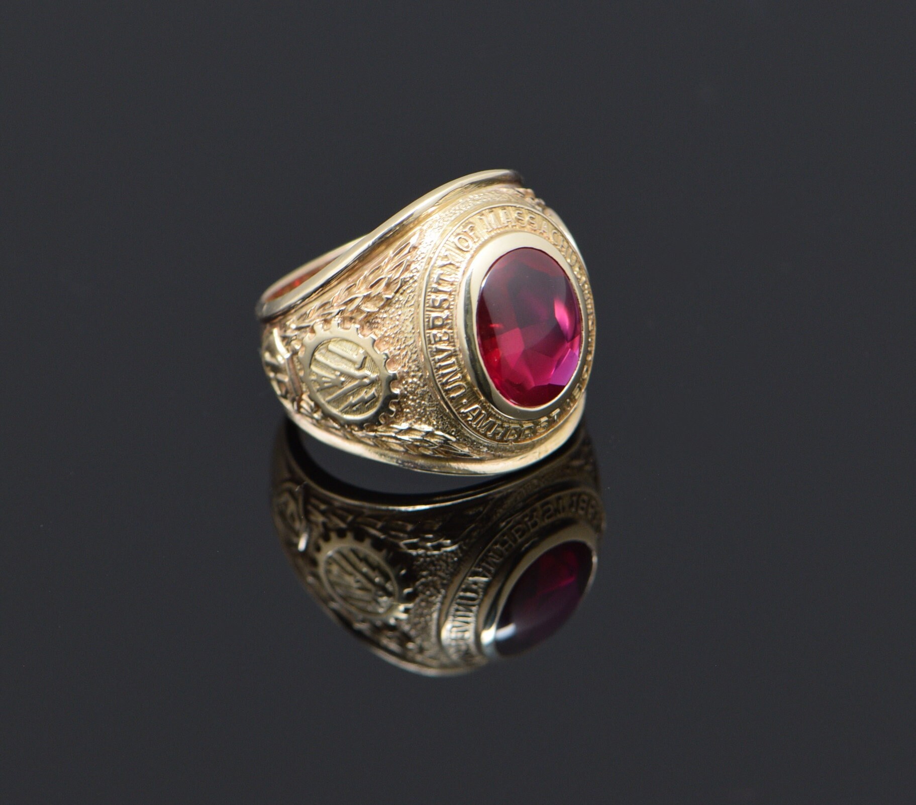 10K Yellow Gold University of Massachusetts Amherst Class Ring - Etsy