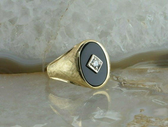 Vintage 14K Yellow Gold Black Onyx and Diamond Center Ring Vintage 14K Yellow Gold Black Onyx and Diamond Center Ring