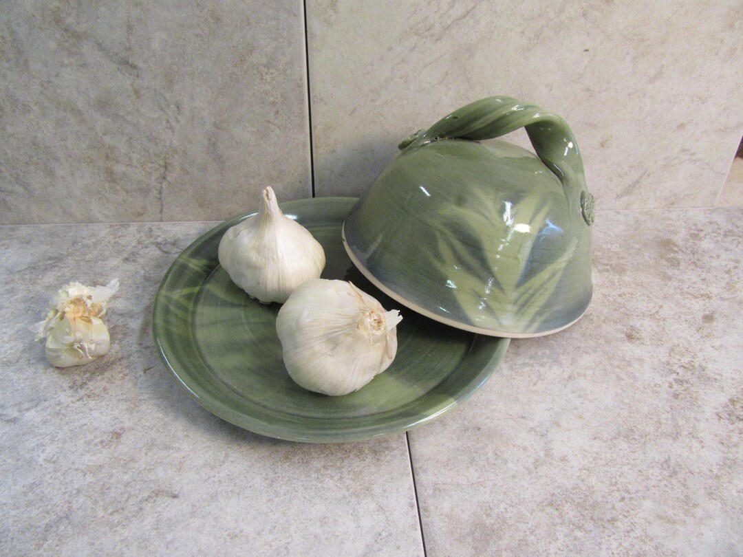 Garlic Roaster, Green Pottery, Feather Design, Roaster Dish, Garlic ...