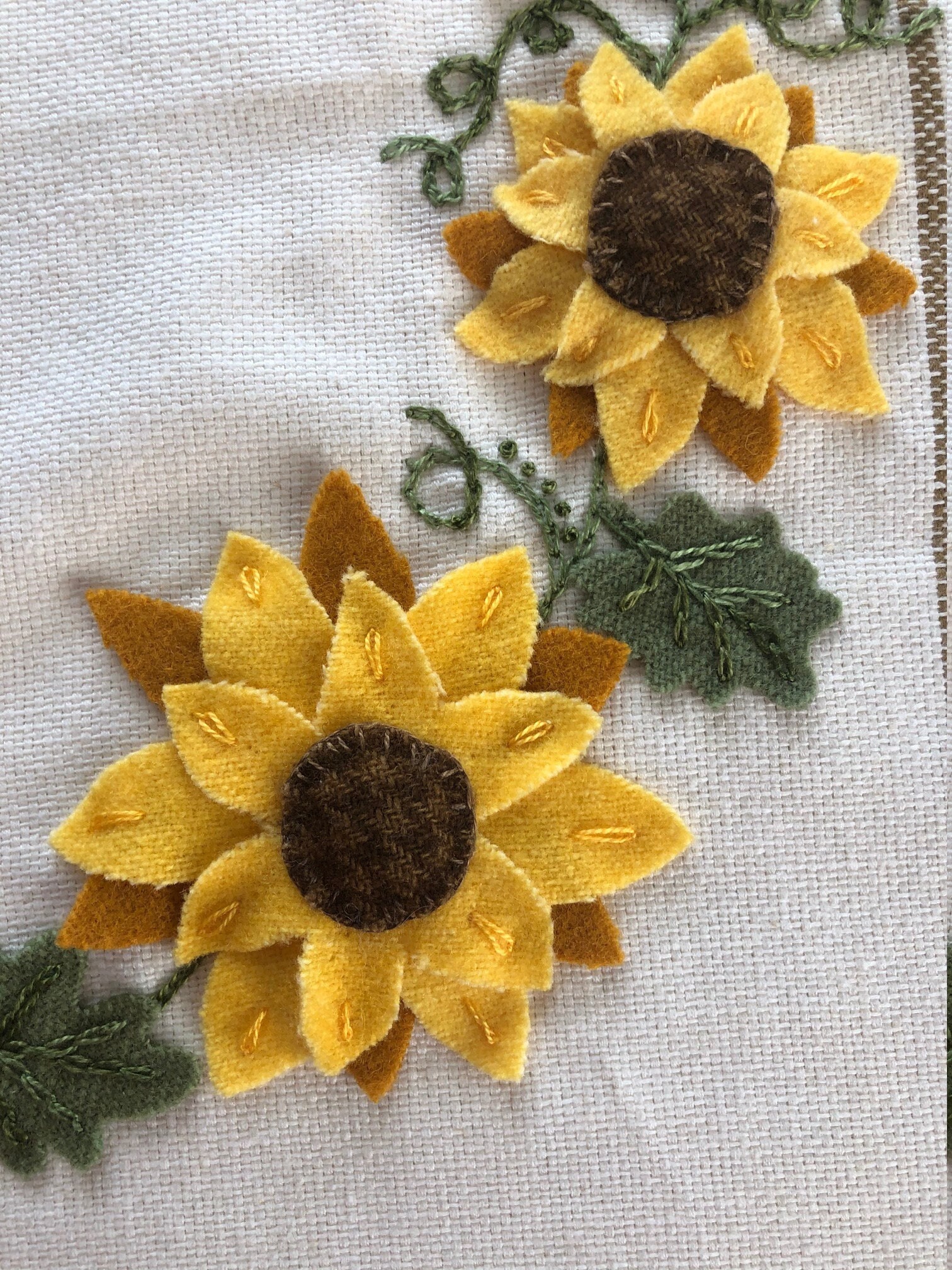 Sunflower Bloom Pillow or Table Runner, Wool Applique, Paper Pattern or ...