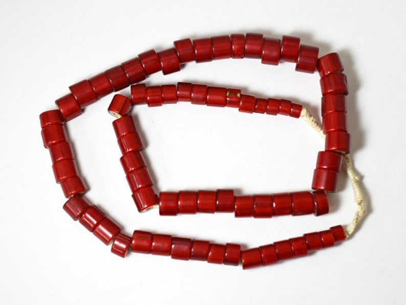 70 String of Antique Dark Red Ultra-thick Ring-cut White Hearts Beads ...
