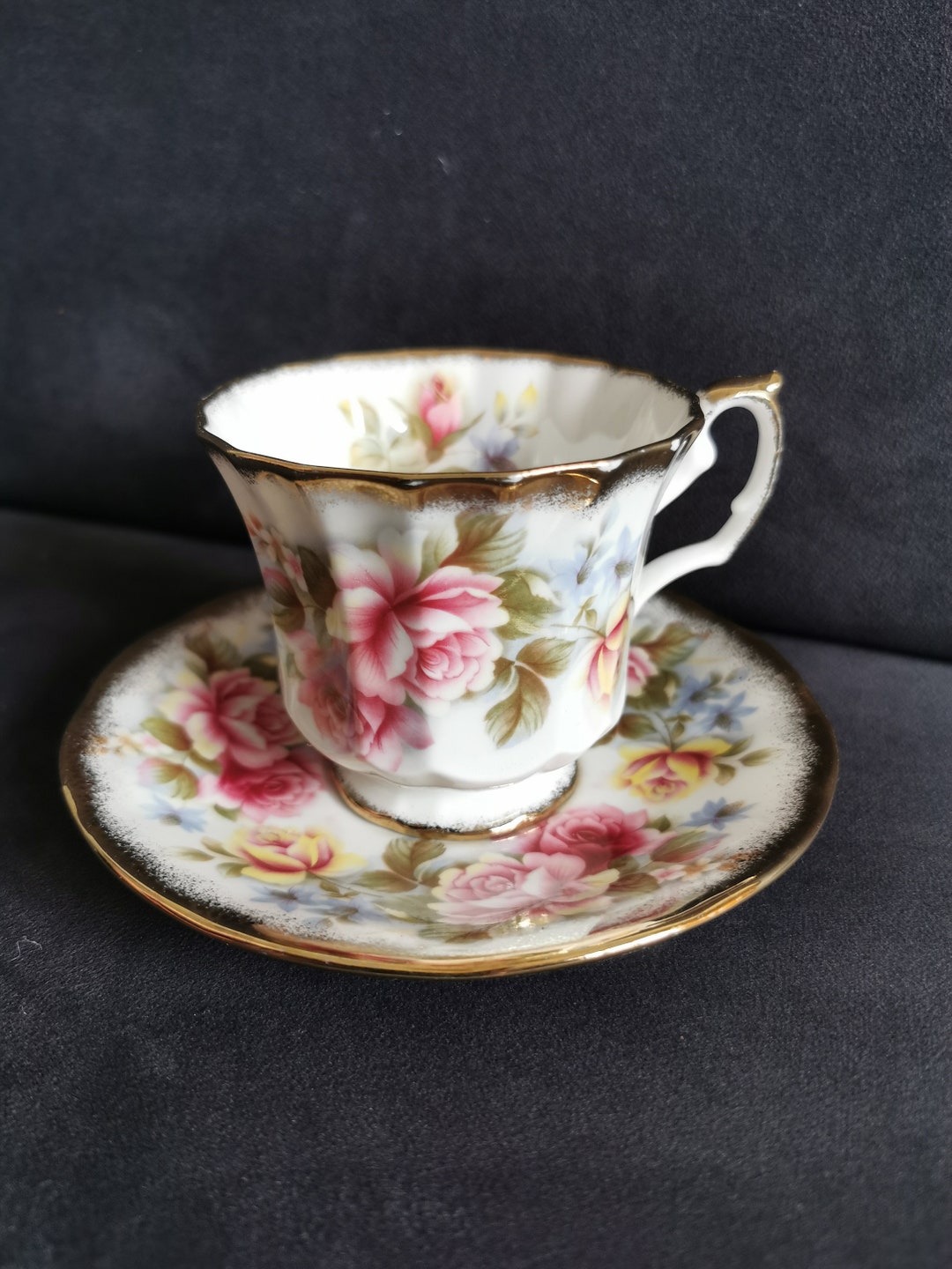 Pretty Elizabethan Floral Gold Brush Tea Cup and Saucer / English Rose ...