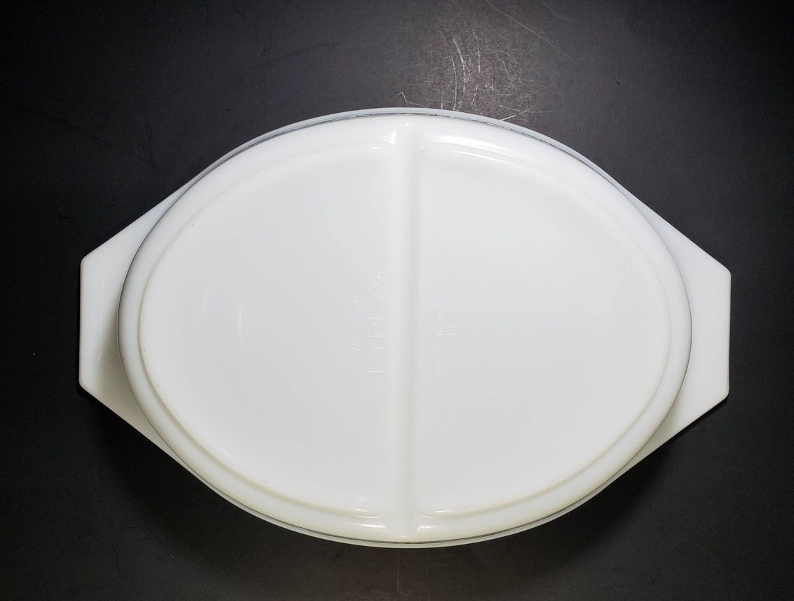 Vintage Pyrex Divided Serving Dish / 1.5 Quart / Black Scroll - Etsy