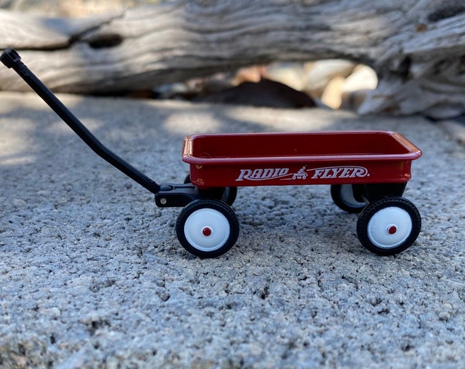 Little Red Wagon Radio Flyer, Classic Red Wagon Wreath Supply ...