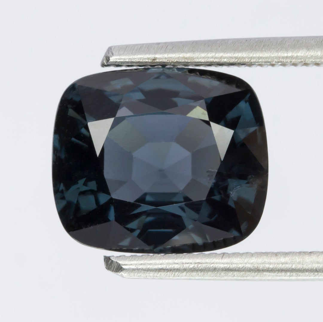 3.46 Karat Spinell Locker Edelstein Natürlich schöner Spinell grau blau ...