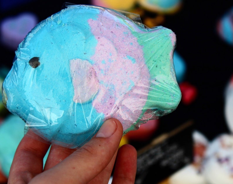Rainbow Fish Bath Bomb // Rainbow Fish // Bath Fizzy // Kids - Etsy