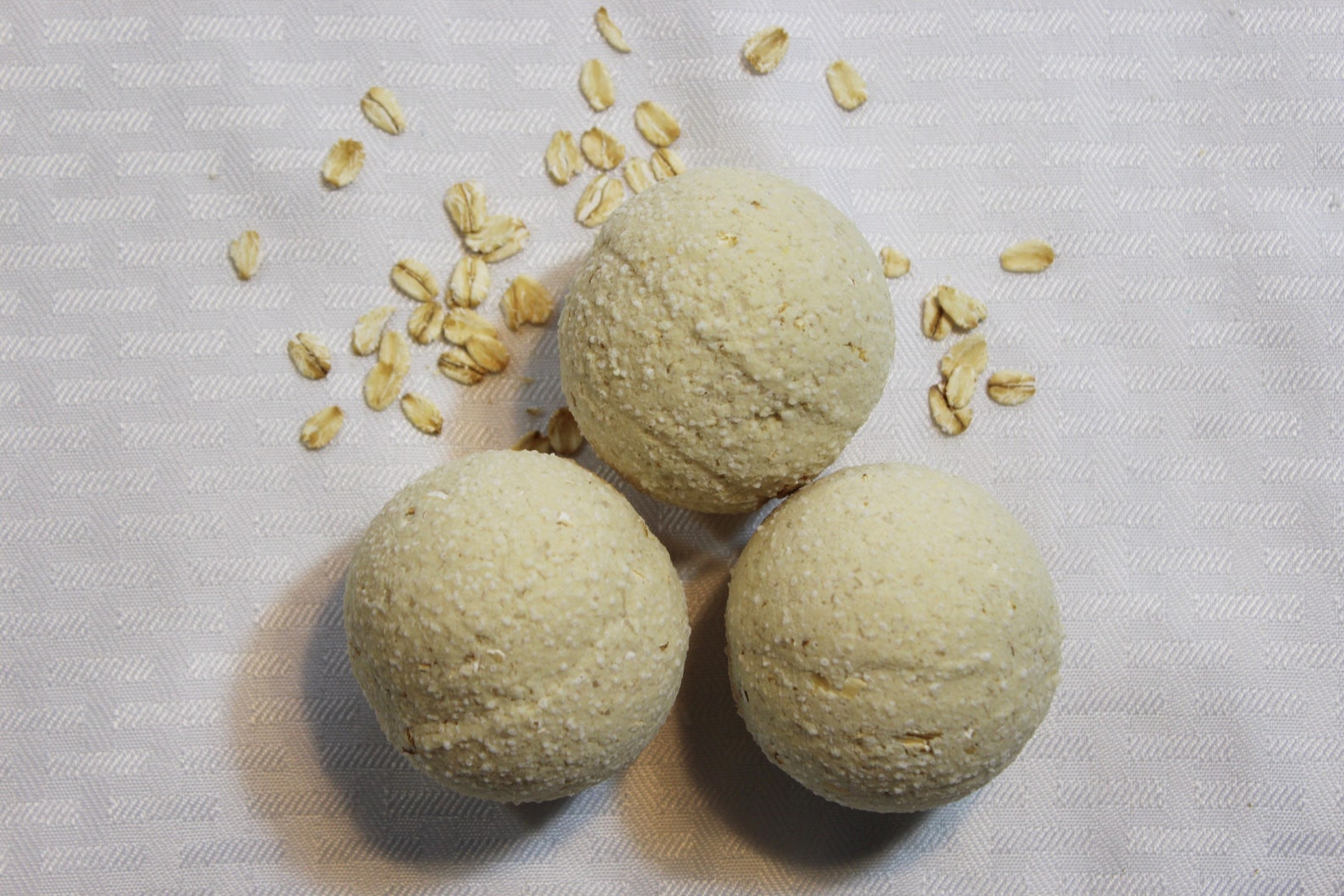 Butter Blaster Moisturizing Bitty Bomb Bath Bomb // Organic | Etsy