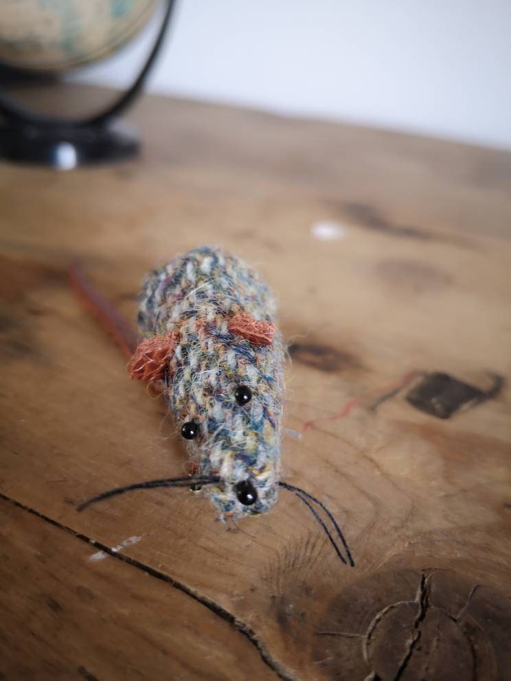 Hand Crafted Harris Tweed little mouse brooch | Etsy