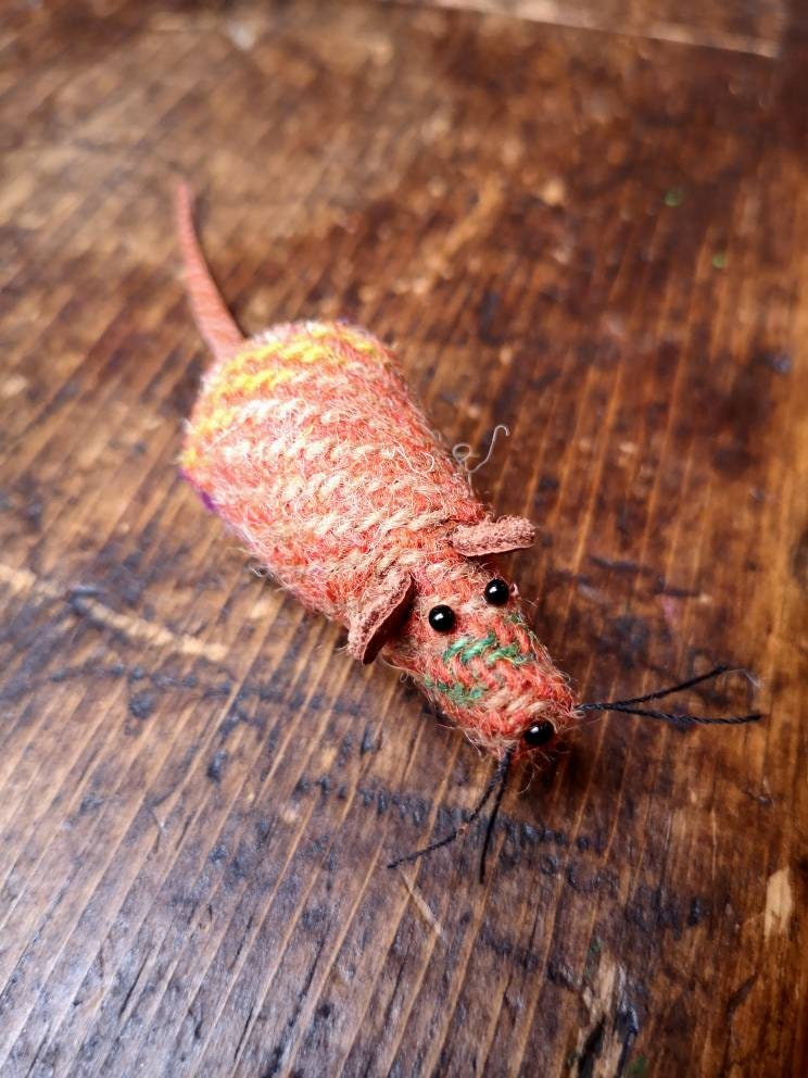 Hand Crafted Harris Tweed little mouse brooch | Etsy