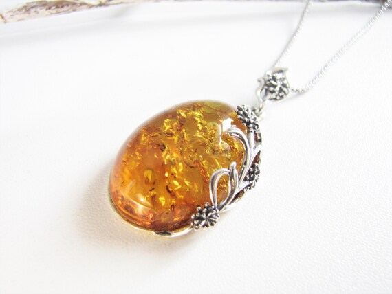 Polish amber jewelry store