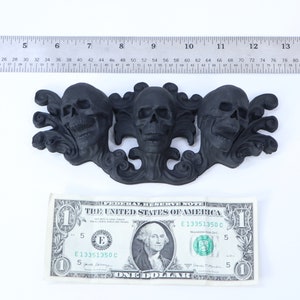 Triple Skull Ornament resin Perfect for Halloween and Haunted House ...