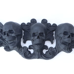 Triple Skull Ornament resin Perfect for Halloween and Haunted House ...