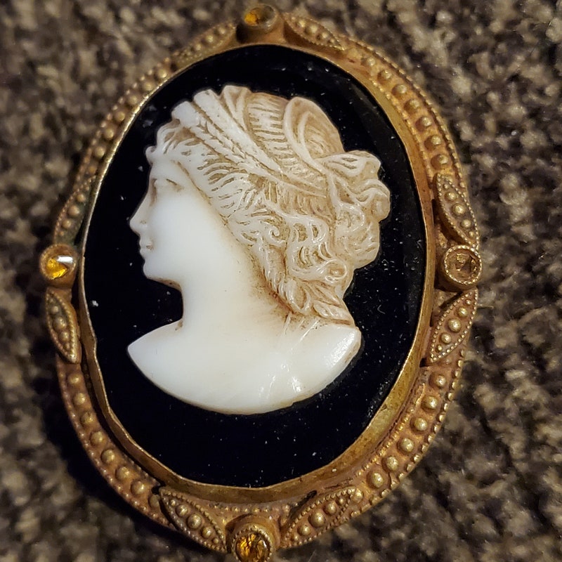 Vintage Cameo Brooch - Etsy
