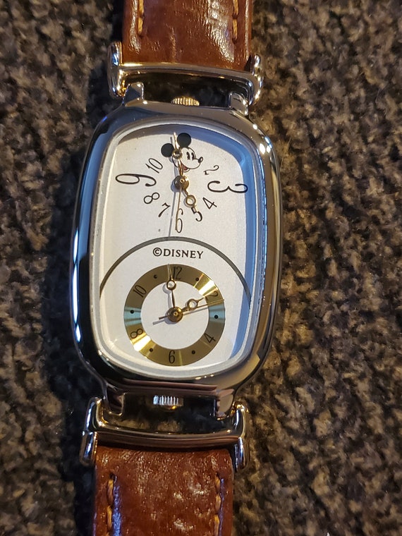 Vintage Mickey Mouse Watch 2 time zones. from the Dis… - Gem