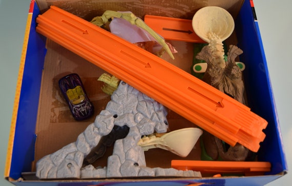 Hot Wheels Trick Tracks Dino