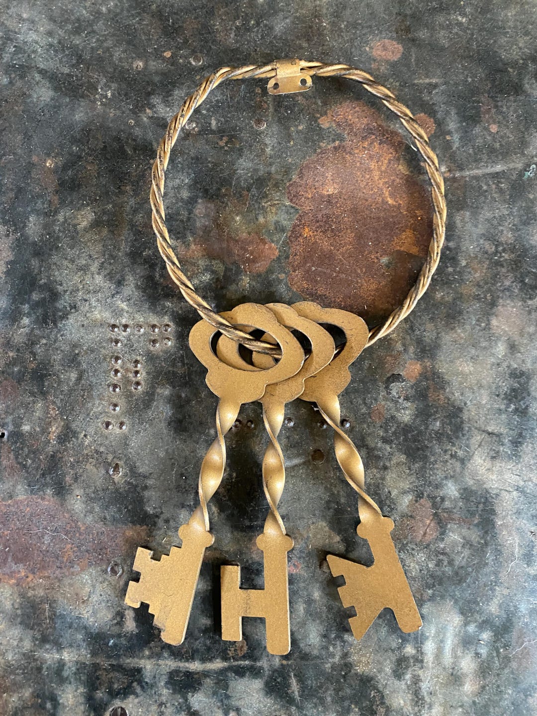 Vintage Golden Keys on Twisted Ring Home Décor Great for Staging - Etsy