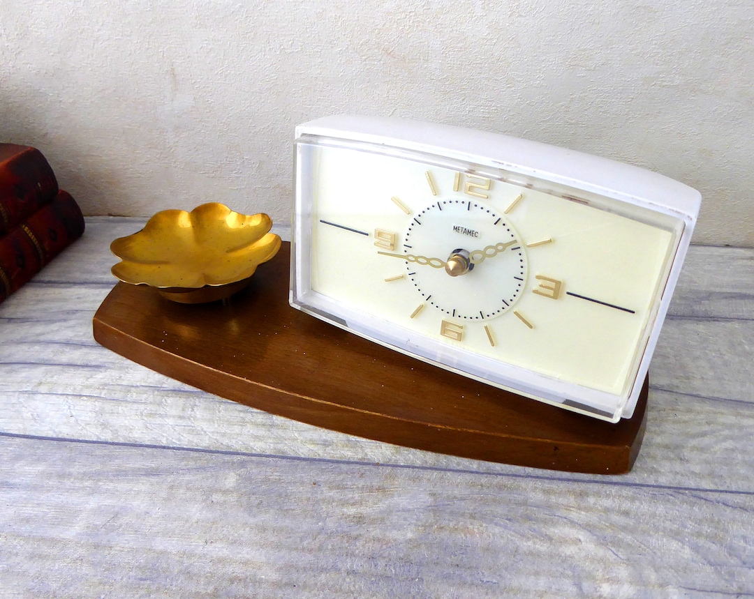 Retro Quartz Desk Clock / Mantel Clock With Coin Try / Vintage Table ...