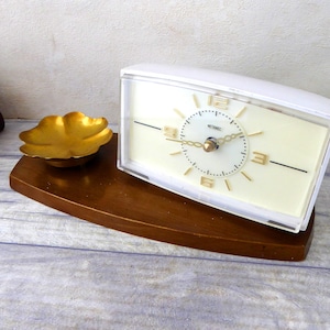 Retro Quartz Desk Clock / Mantel Clock With Coin Try / Vintage Table ...