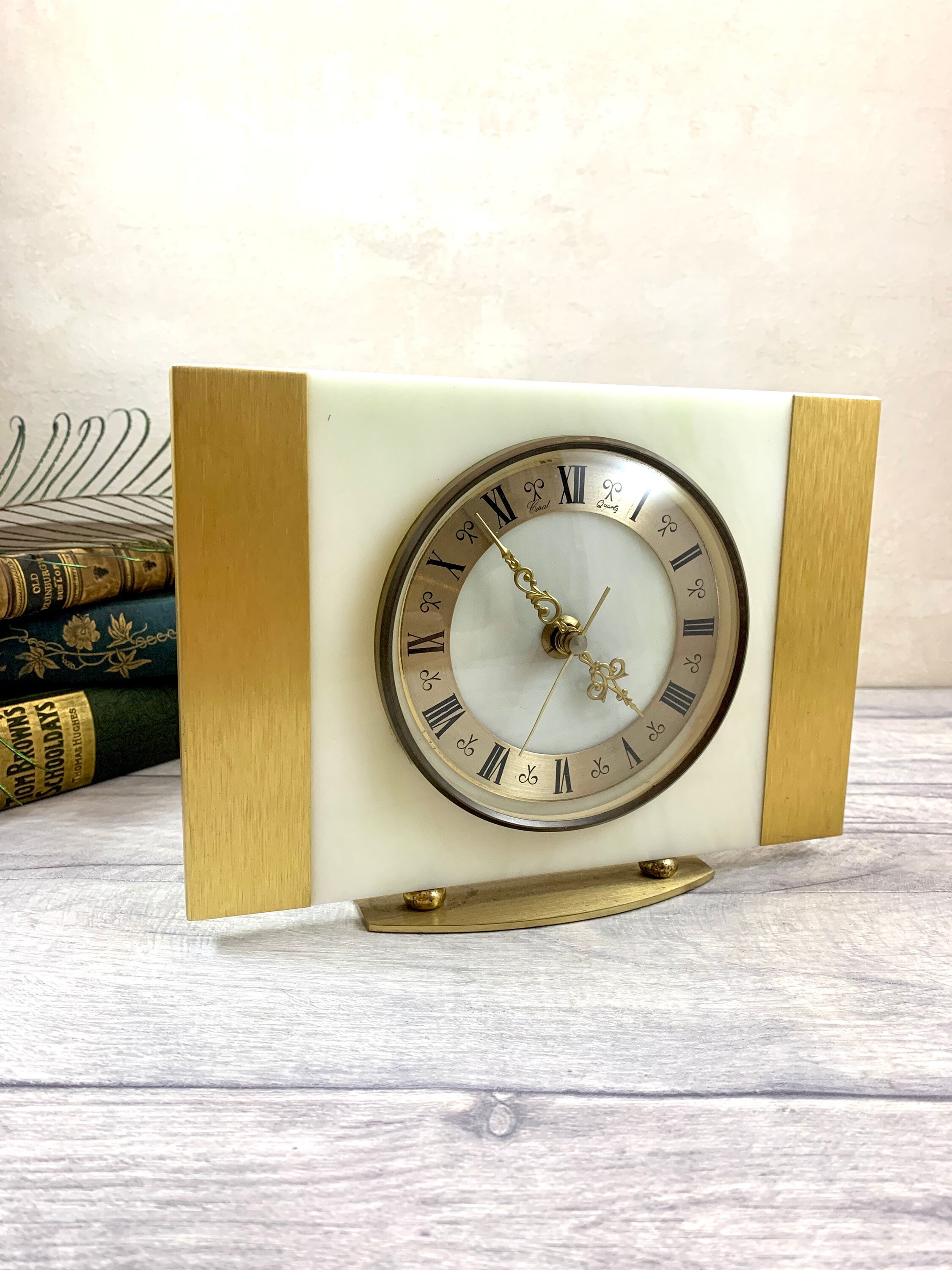 mid-century table clock Coral Quartz 1950s Retro Mantle Clock desk ...