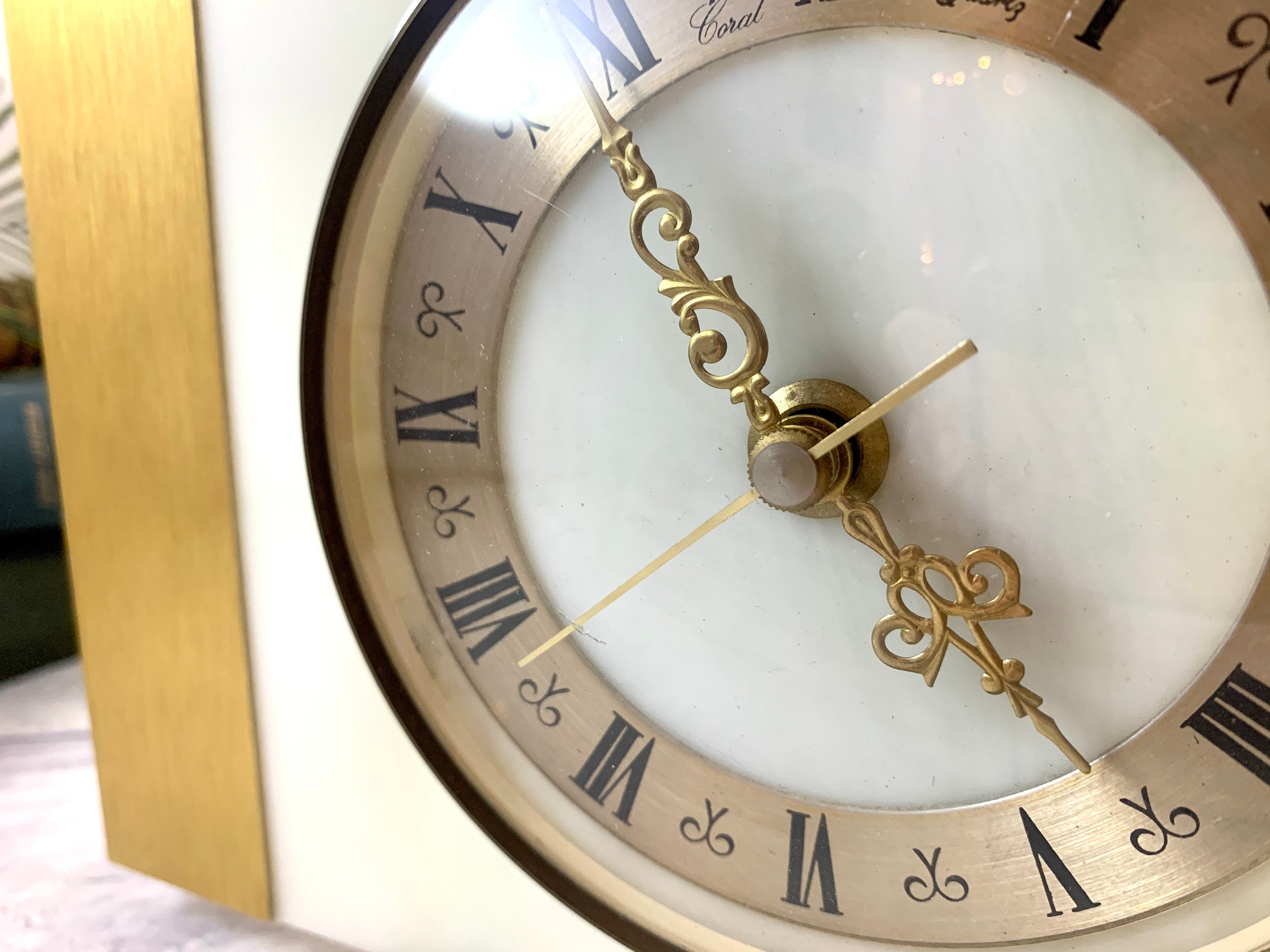 mid-century table clock Coral Quartz 1950s Retro Mantle Clock desk ...