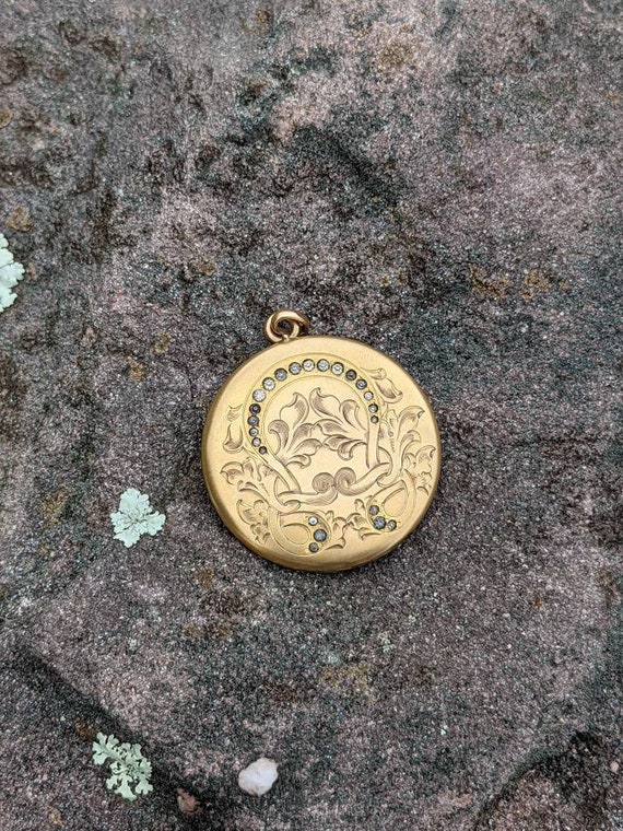 vintage kionas scroll round - Gem