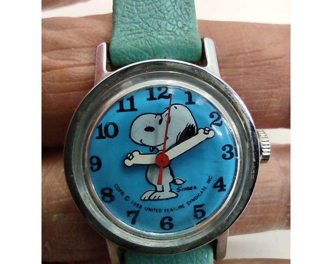 Snoopy Vintage Rare Sky Blue Color Watch Wind up 1958 United Feature ...