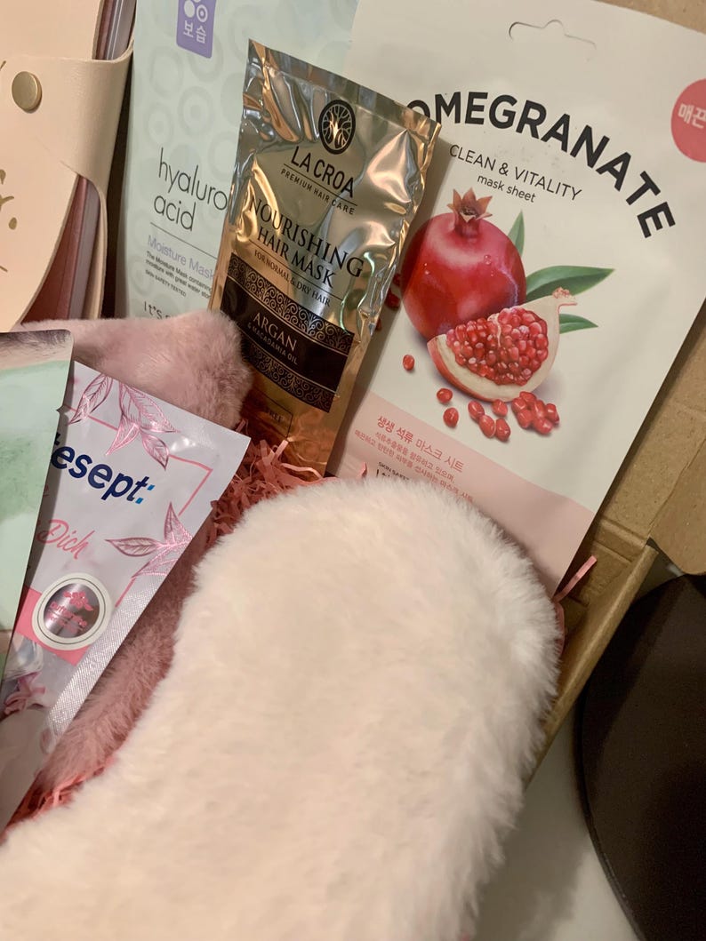 Relaxation Gift Set - Face Mask, Bath Salt, Sleep Mask & Hair Tie - Spa ...