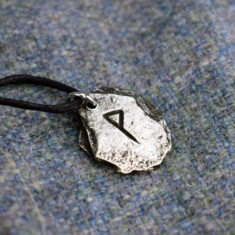 Wunjo Viking Rune Letter W Runic Pendant - Etsy