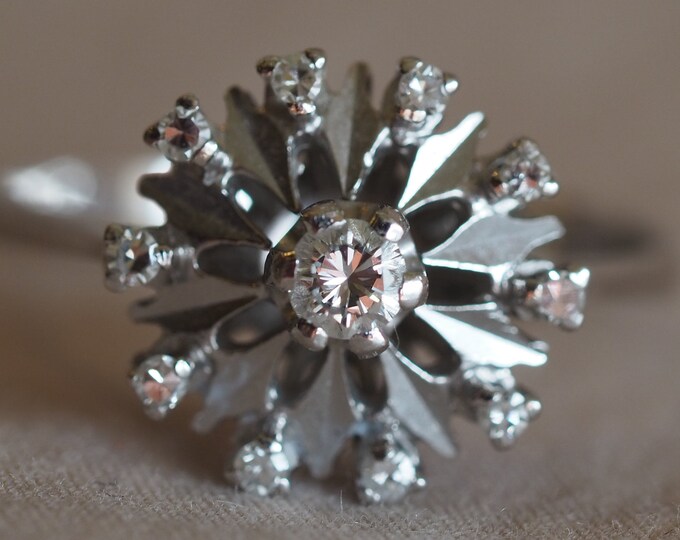 Wintery and Wonderful Vintage 18K White Gold Diamond Snowflake Ring - Etsy
