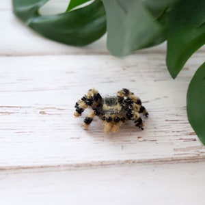 Spotted Jumping Spider Plush Figurine Dollhouse Ornament Micro Spider ...