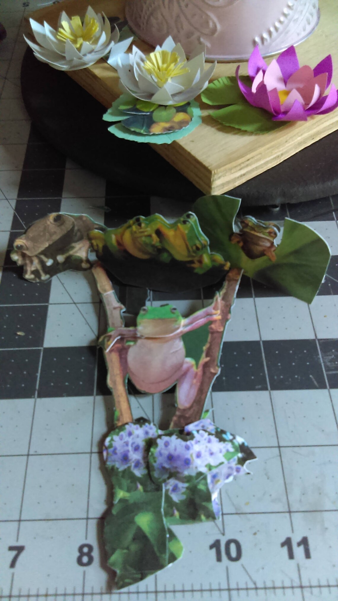 FROGS A'LEAPING - Kinetic Mobile - Paper Sculpted Art Display - 2 ...