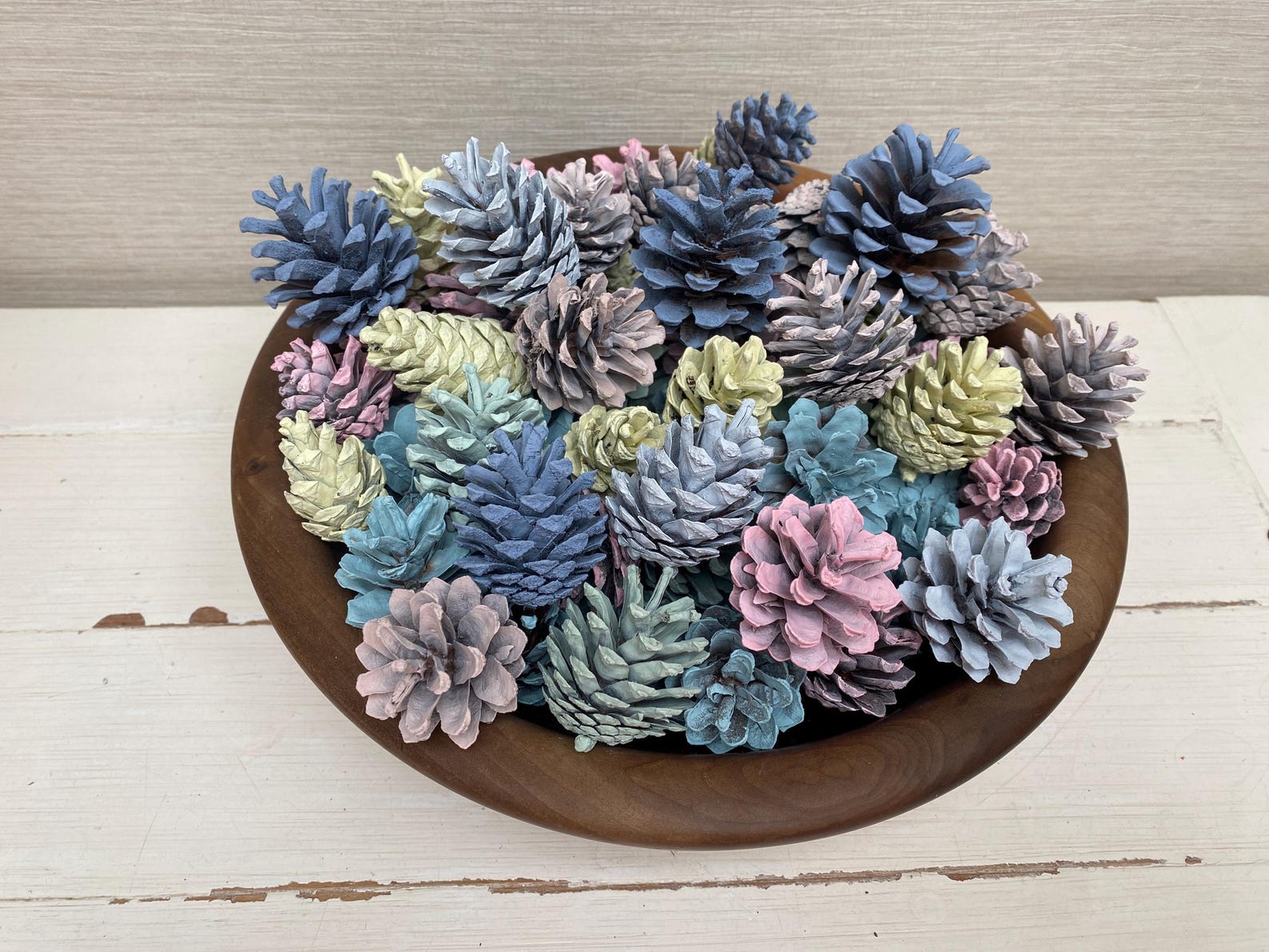 Sprayed Small Pine Cones- Pack of 30 - Choice of Gold Silver Rose Gold ...